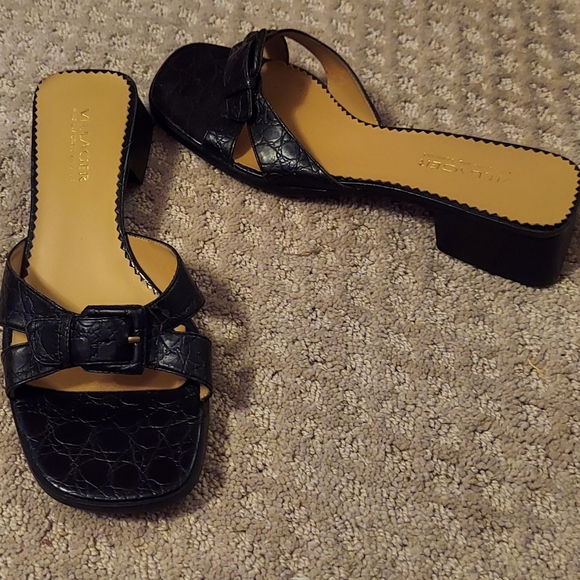 villager | Shoes | Liz Claiborne Croc Embossed Faux Leather Sandals ...
